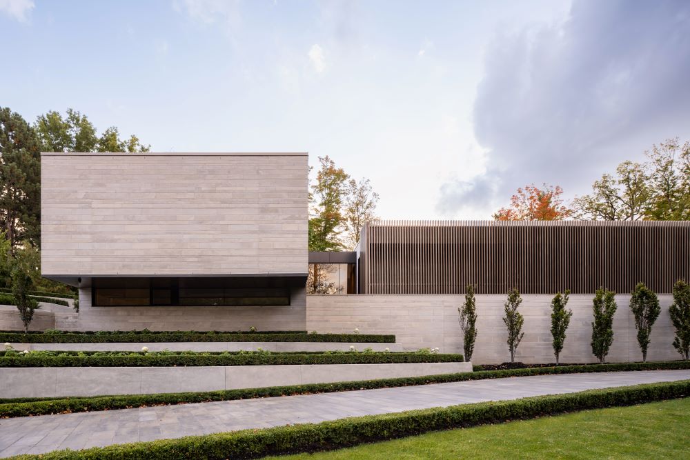 Clubhouse | Modern Hilltop Residence by FrankFranco Architects